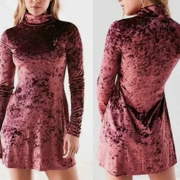 Kimchi Blue | Dresses | Urban Outfitters Kimchi Blue Crushed Velvet ...